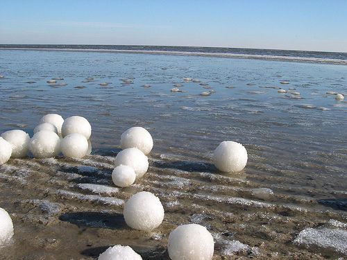 Las bolas de hielo del lago Michigan