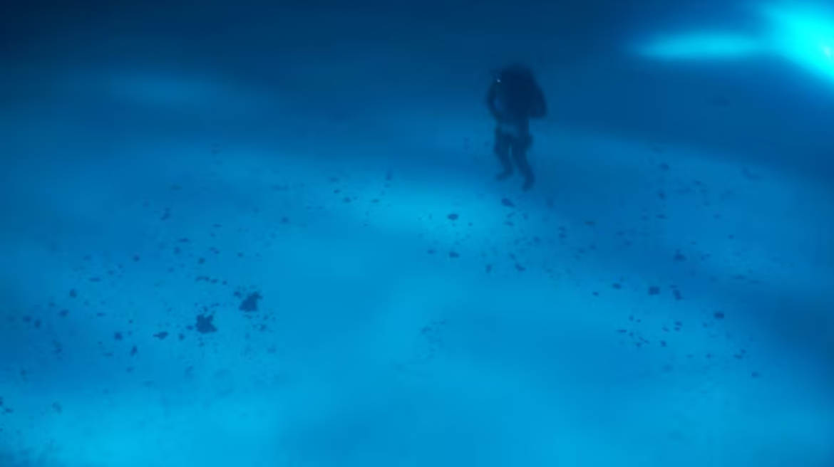 Algo raro pasa en este video