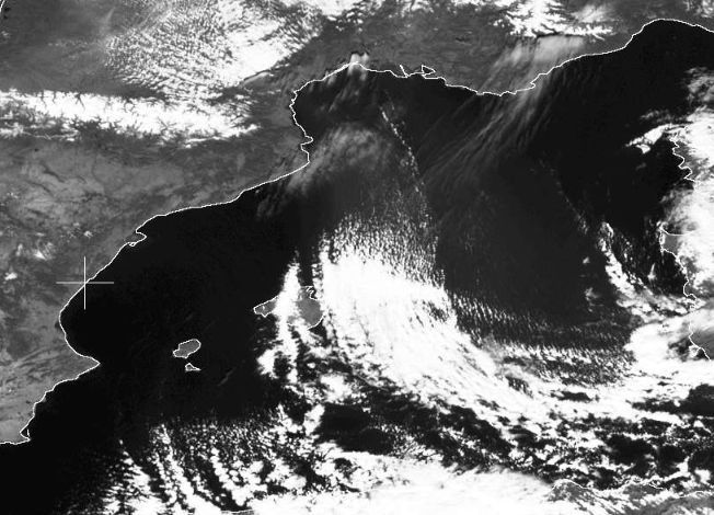 Mestral, mar encrespado y rociones en un temporal duro, 3-2-2013