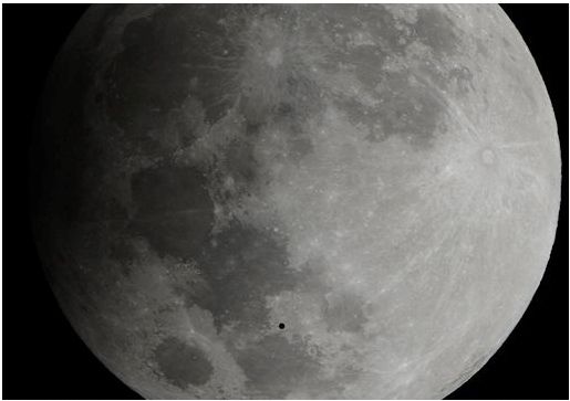 ¿Un lunar en la Luna?