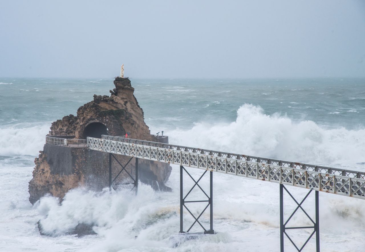 Aggravation des conditions météo en France : 16 départements placés en ...