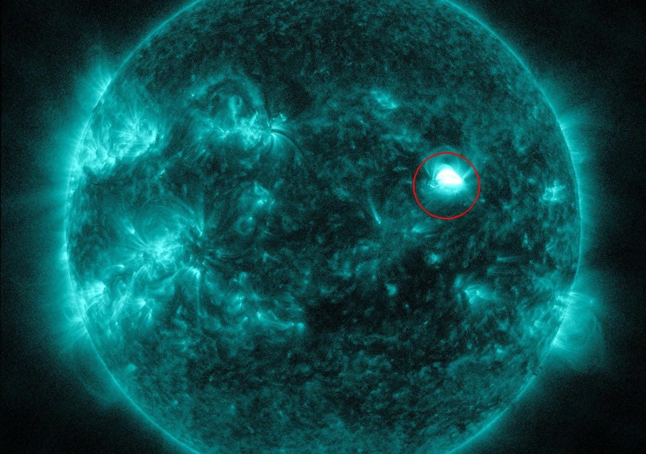 Geomagnetic alert extended due to a powerful solar flare of type M7.46
