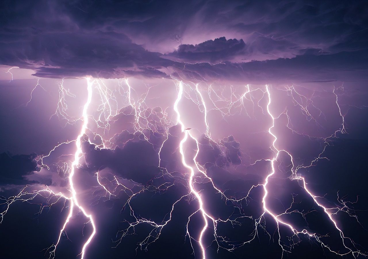 Siete regiones de Chile tienen avisos por probables tormentas eléctricas