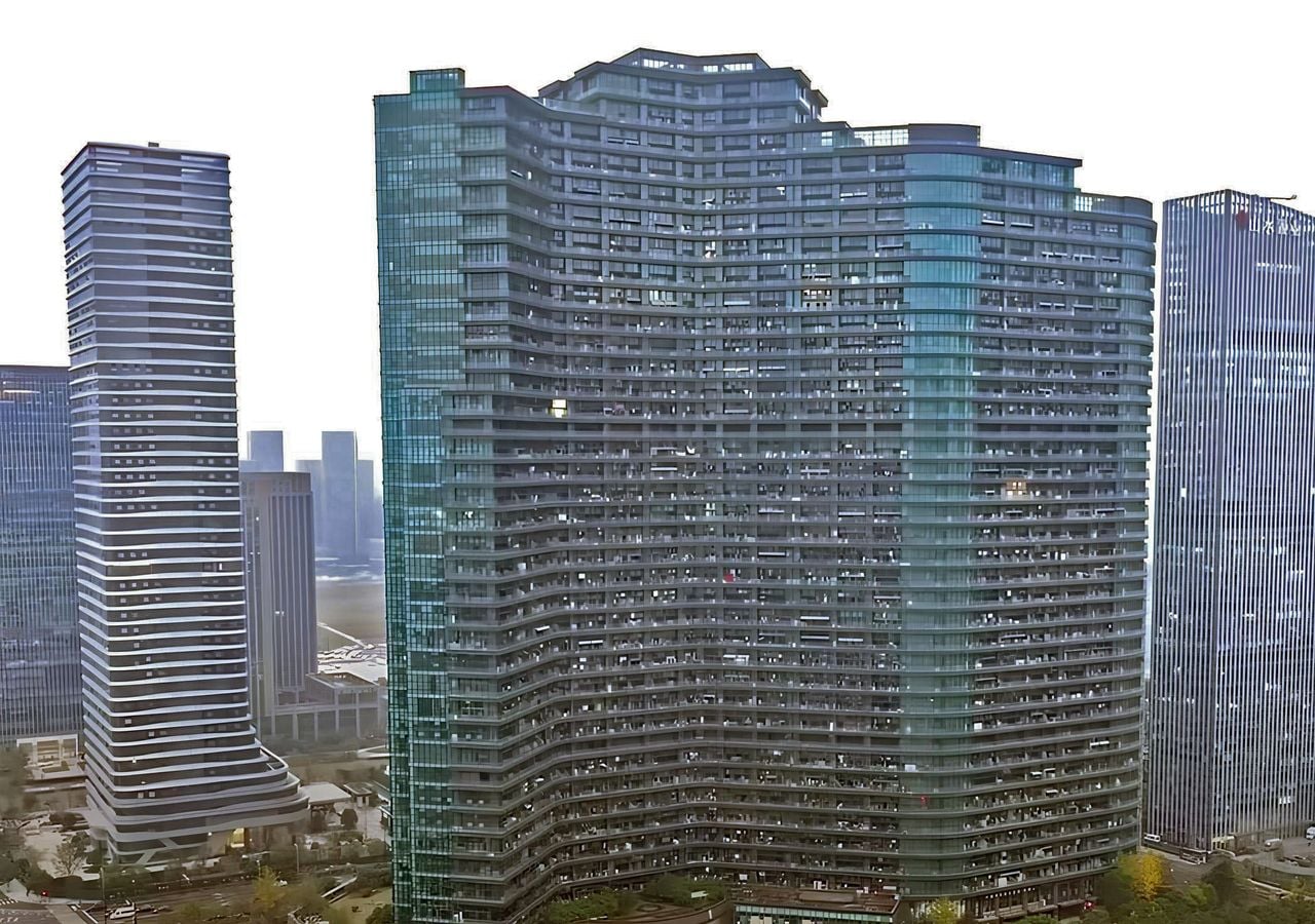 Así es el edificio más grande del mundo: tiene tiendas, peluquerías y ...