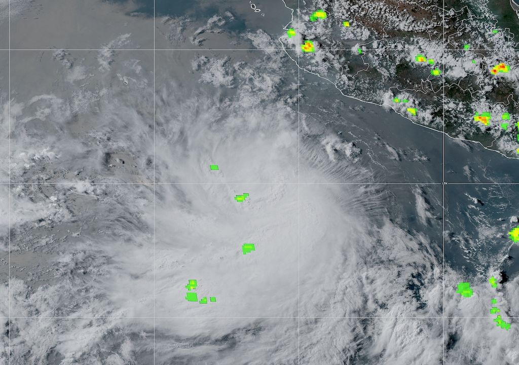 ¡Atentos! Se forma la primera tormenta tropical en el Pacífico mexicano, es nombrada como "Adrian"