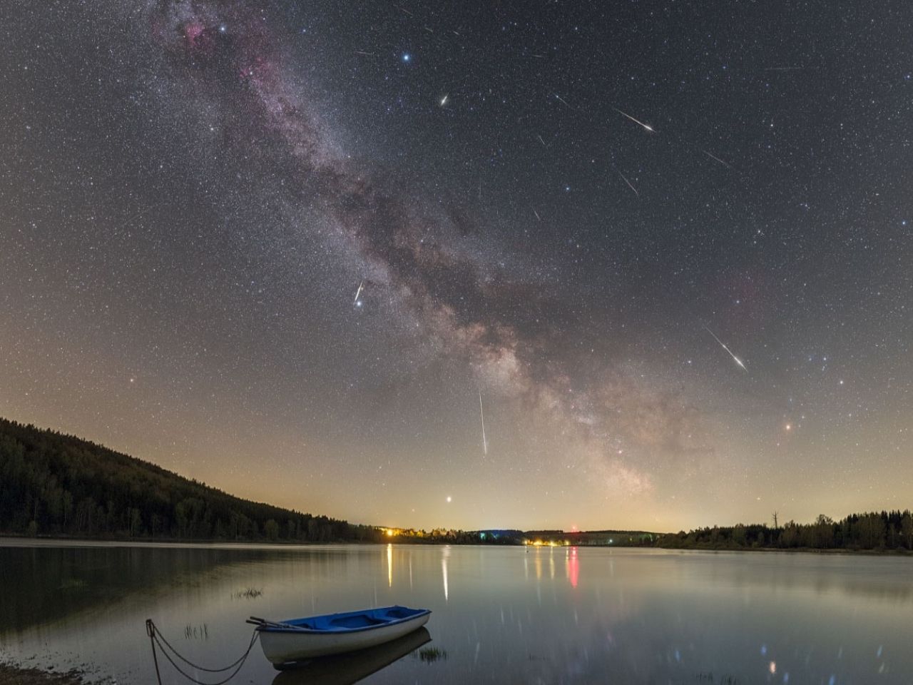 Calendrier astronomique du mois d'avril : lune rose, pluie d'étoiles et ...