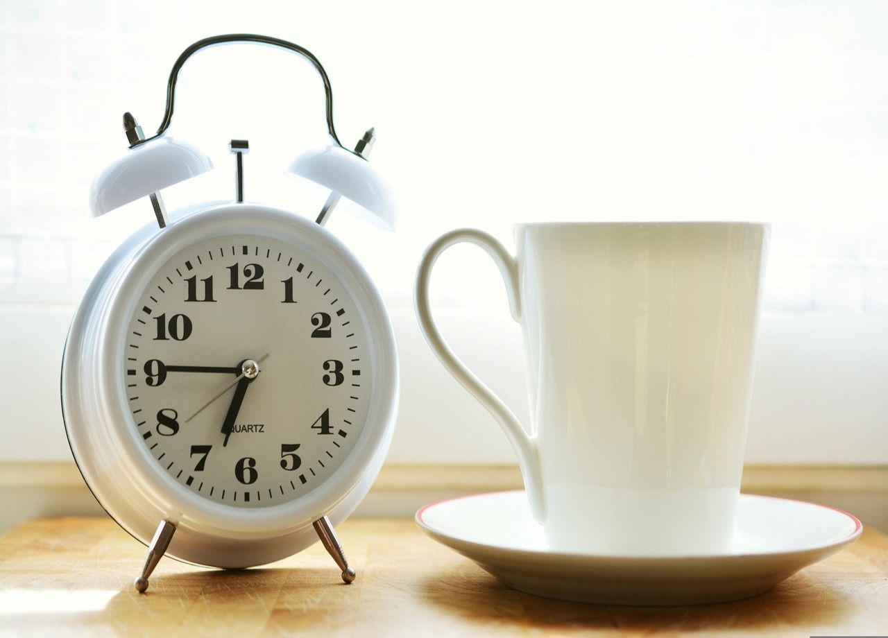 Night owl or early bird? These tips improve your sleep, according to ...