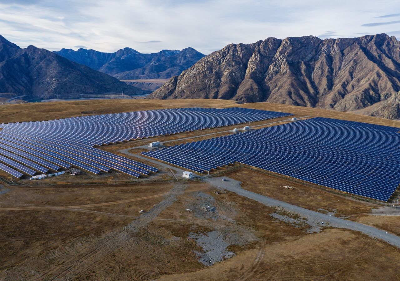 China construye el mayor parque solar del mundo a más de 3.000 metros ...