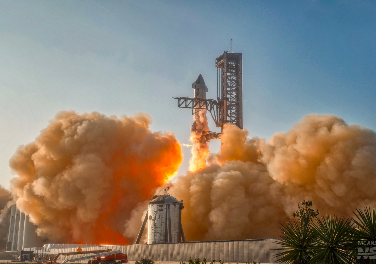 Tras despegue exitoso, cohete Starship explota a casi 40 km de altura