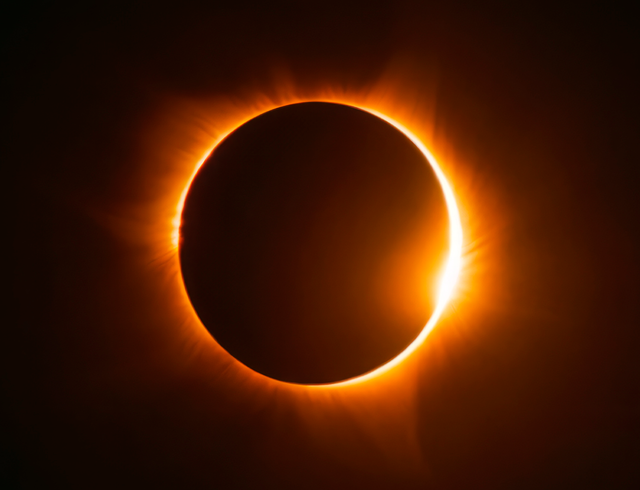 Hoy falta justo un año para el eclipse total de Sol: las ciudades de España se preparan para el ...