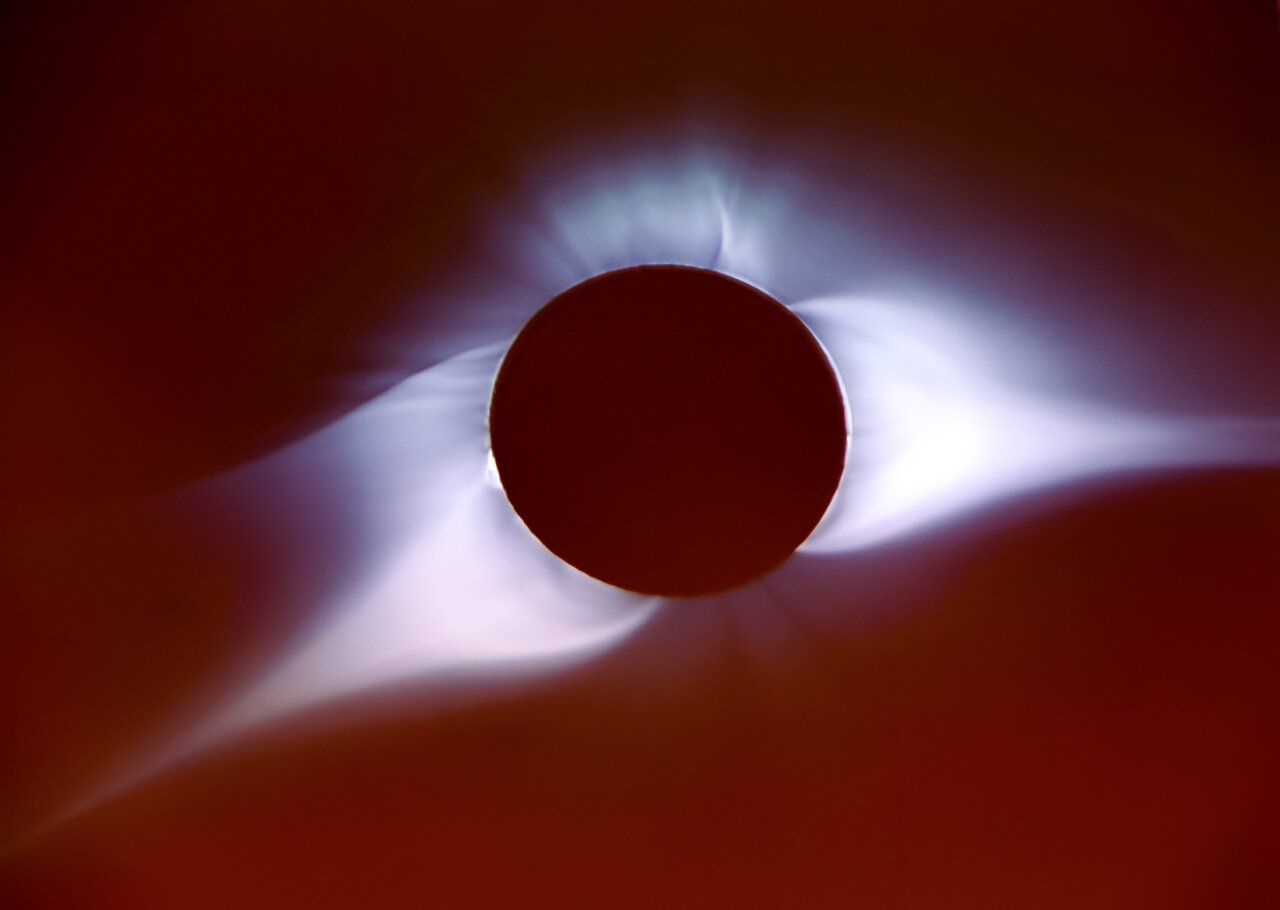 ¿Por qué la corona solar es mucho más caliente que la superficie del Sol?