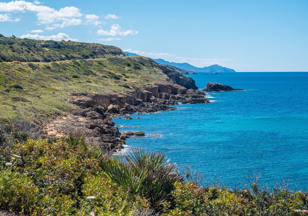 Curve a picco sul mare e tornanti tra le nuvole: la strada più ...