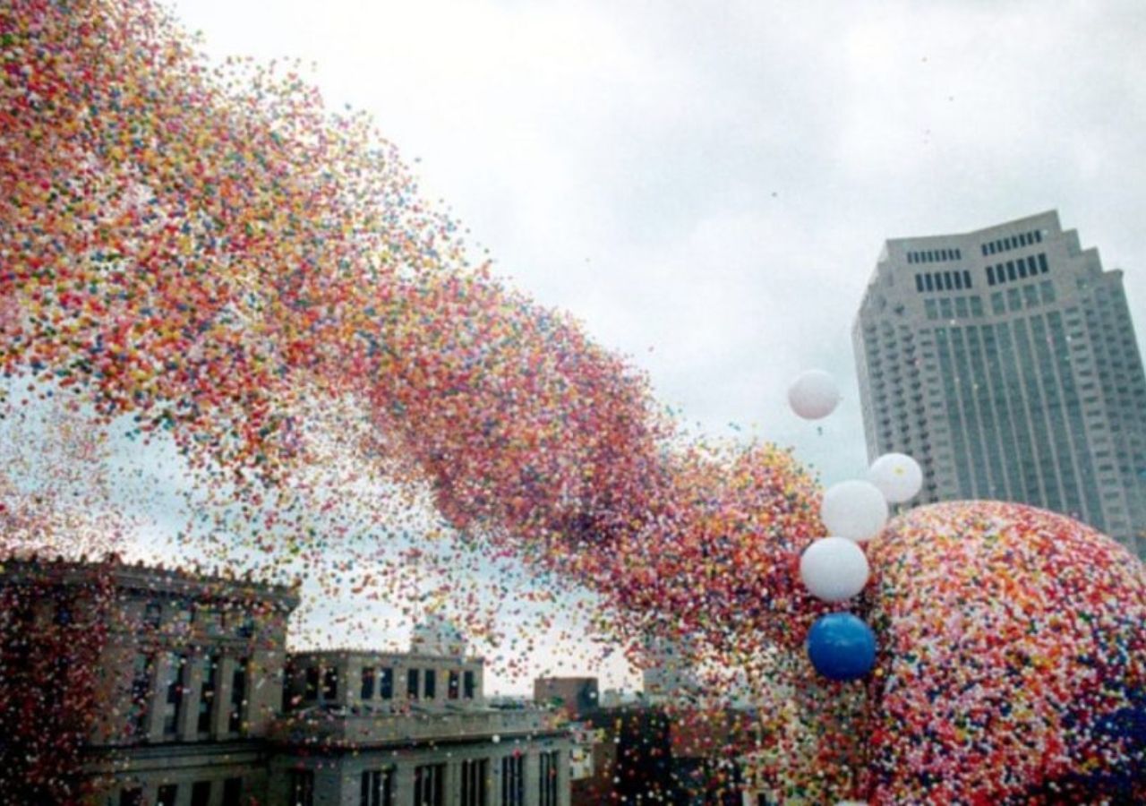 Ballonfest '86: als der Start von Millionen von Ballons in einer ...