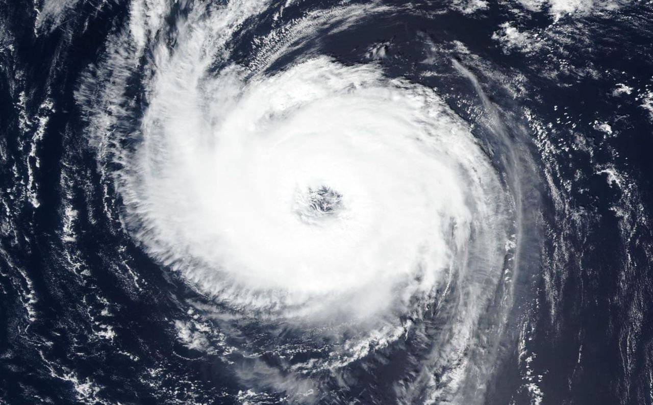 El descomunal ojo de más de 100 km de diámetro del huracán Nigel en el ...