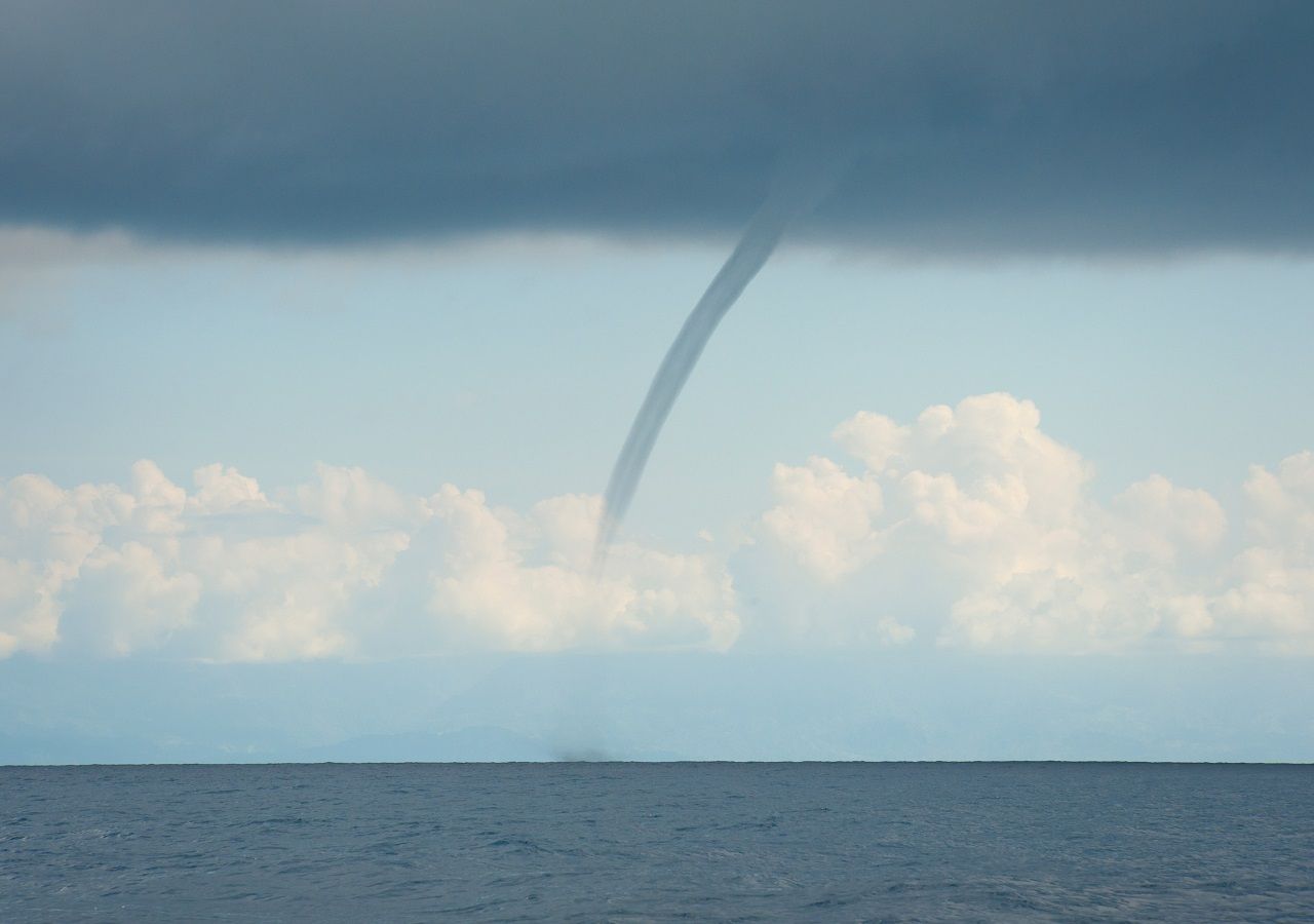 DMC advierte sobre potencial para desarrollo de tornados y trombas marinas en cinco regiones de ...