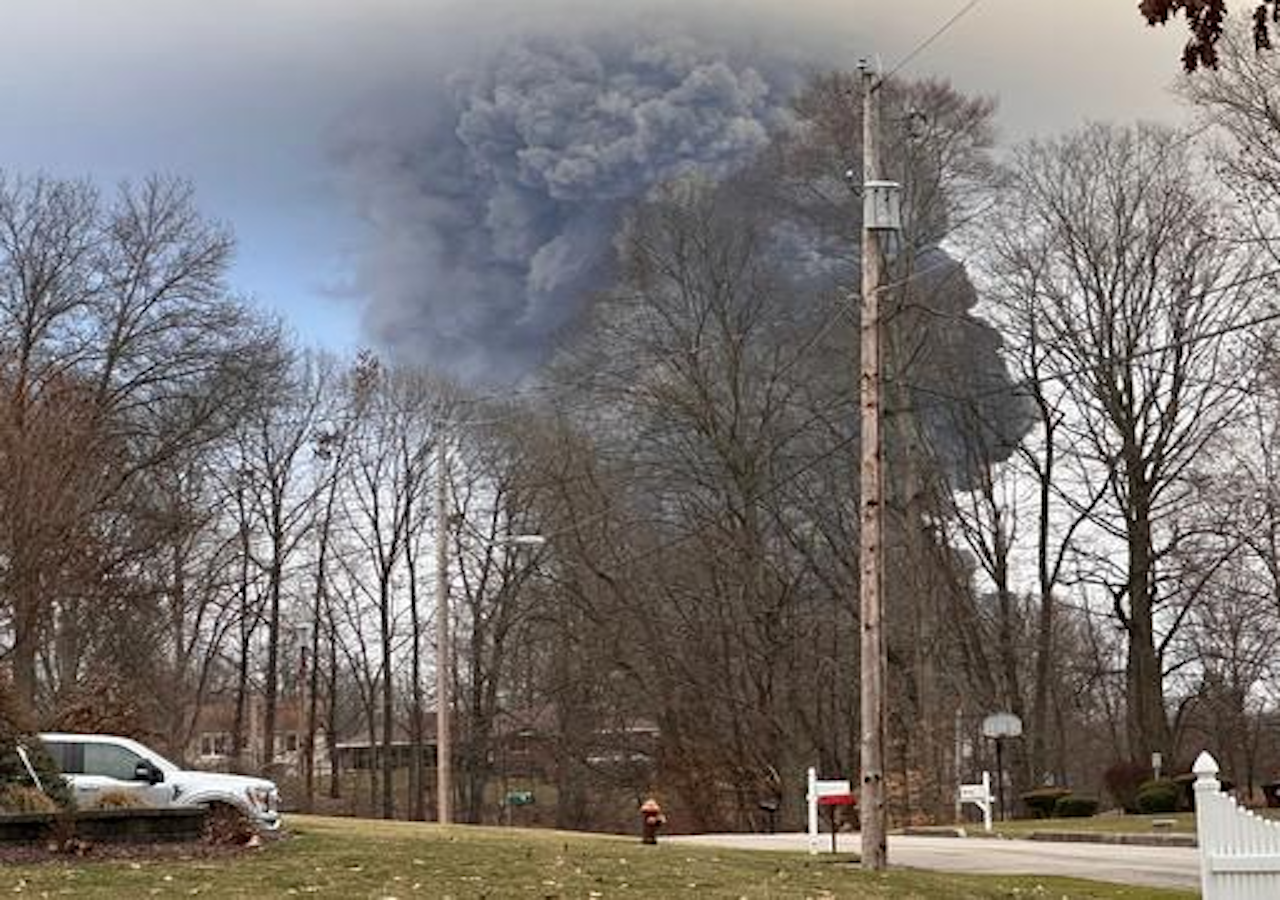 East Palestine Train derailment fire in Ohio spread chemicals further ...