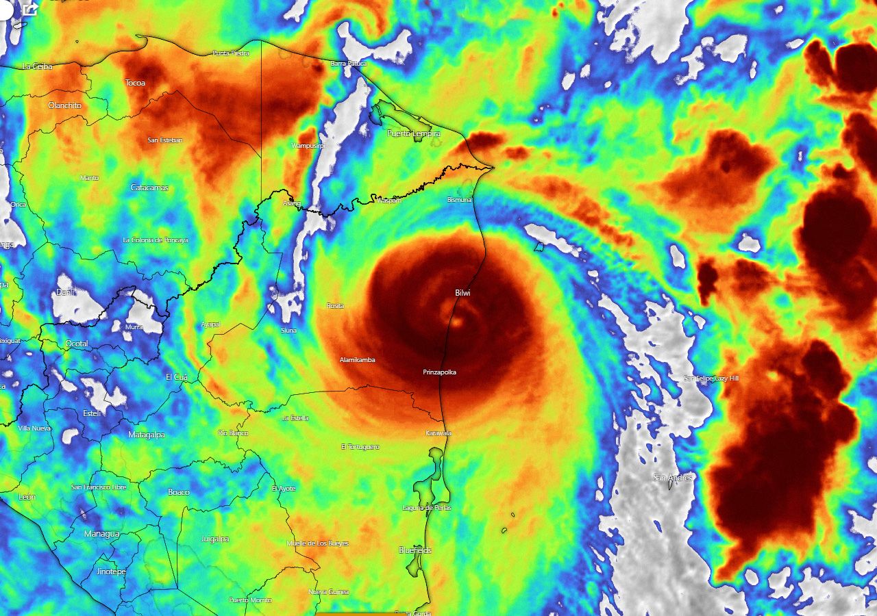 El catastrófico huracán Eta tocó tierra y arrasa en Centroamérica