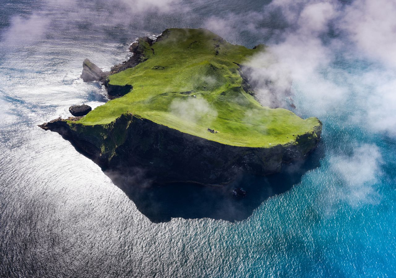 The most isolated house in the world is located on a small islet, you ...