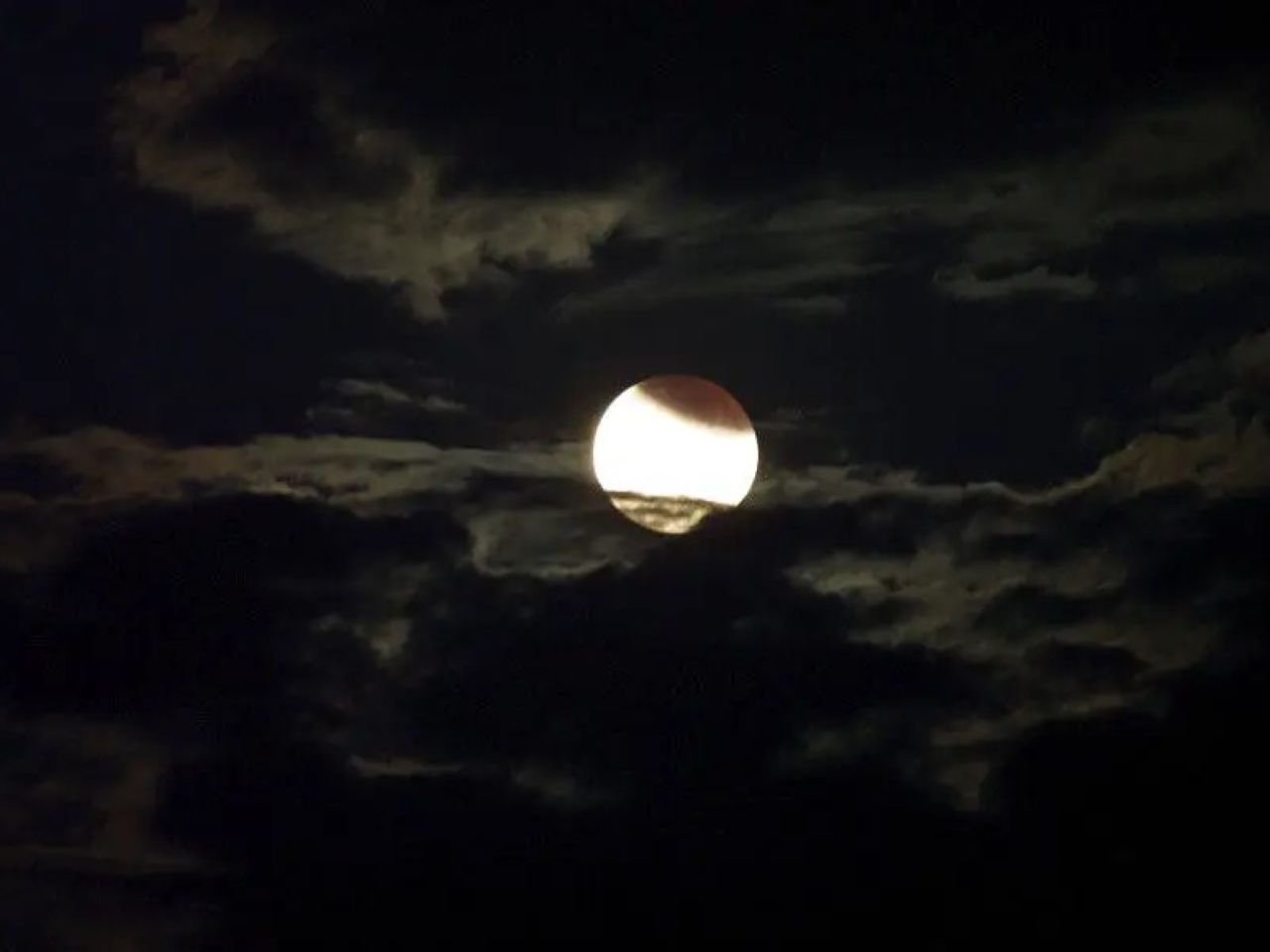 El Eclipse Parcial de Luna que sorprenderá al mundo entero será visible ...