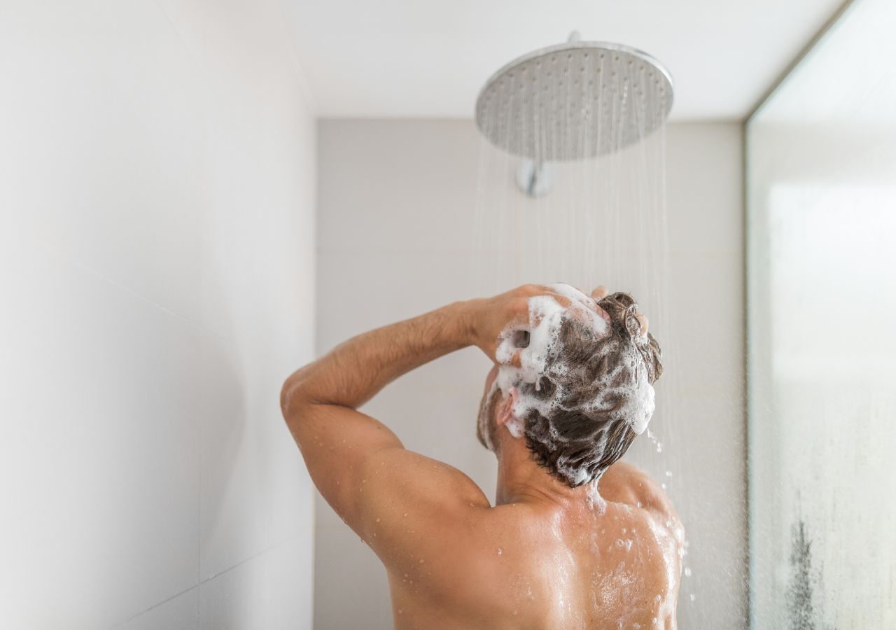 Los expertos explican si ducharse a diario con jabón es realmente necesario