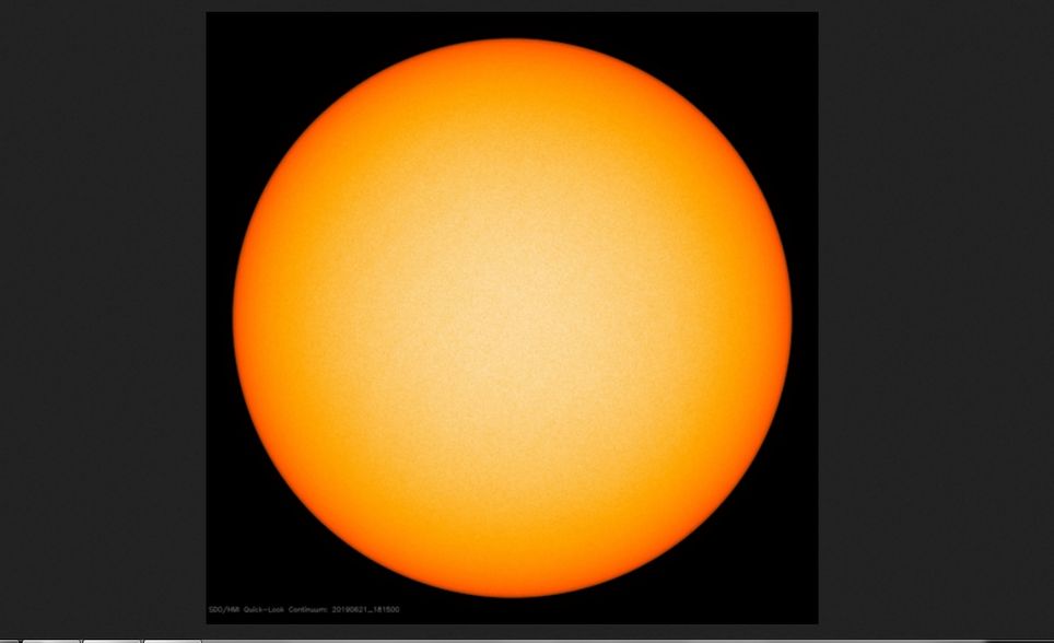 El Sol es tan en blanco que parece una bola de billar