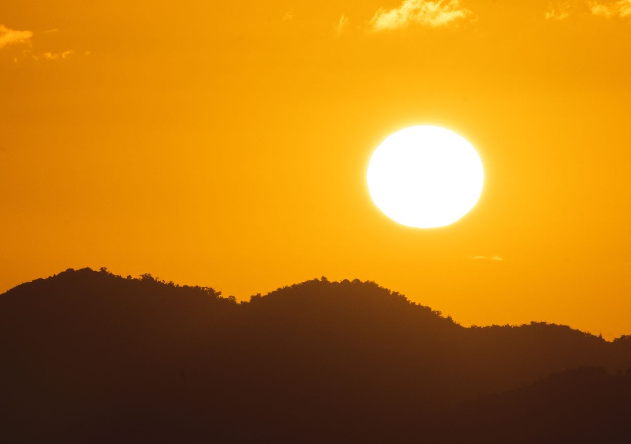 El Sol no es amarillo: ¿por qué lo vemos así y de qué color es realmente?