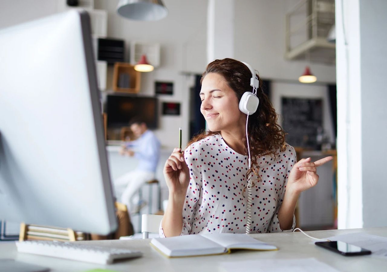 Listening to music while we work... can it improve our productivity? Listening to music while we work... can it improve our productivity?