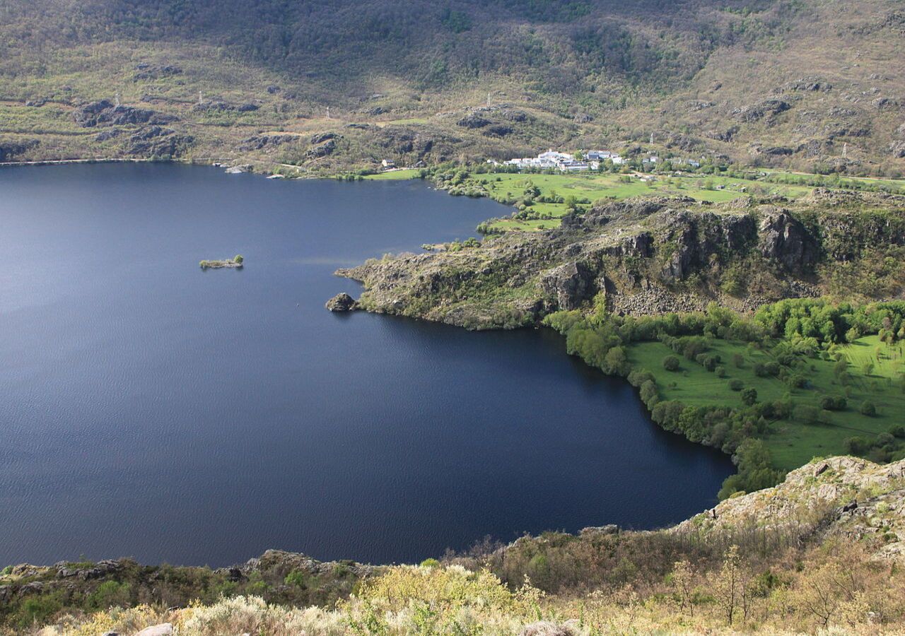 Este es el lago más grande de España: tiene origen glaciar, mide 369 ...