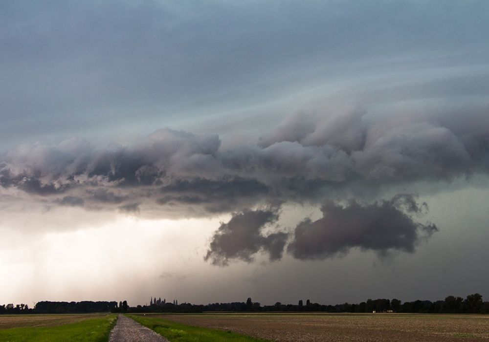 Sábado de Cumulonimbus arcus y líneas de turbonada