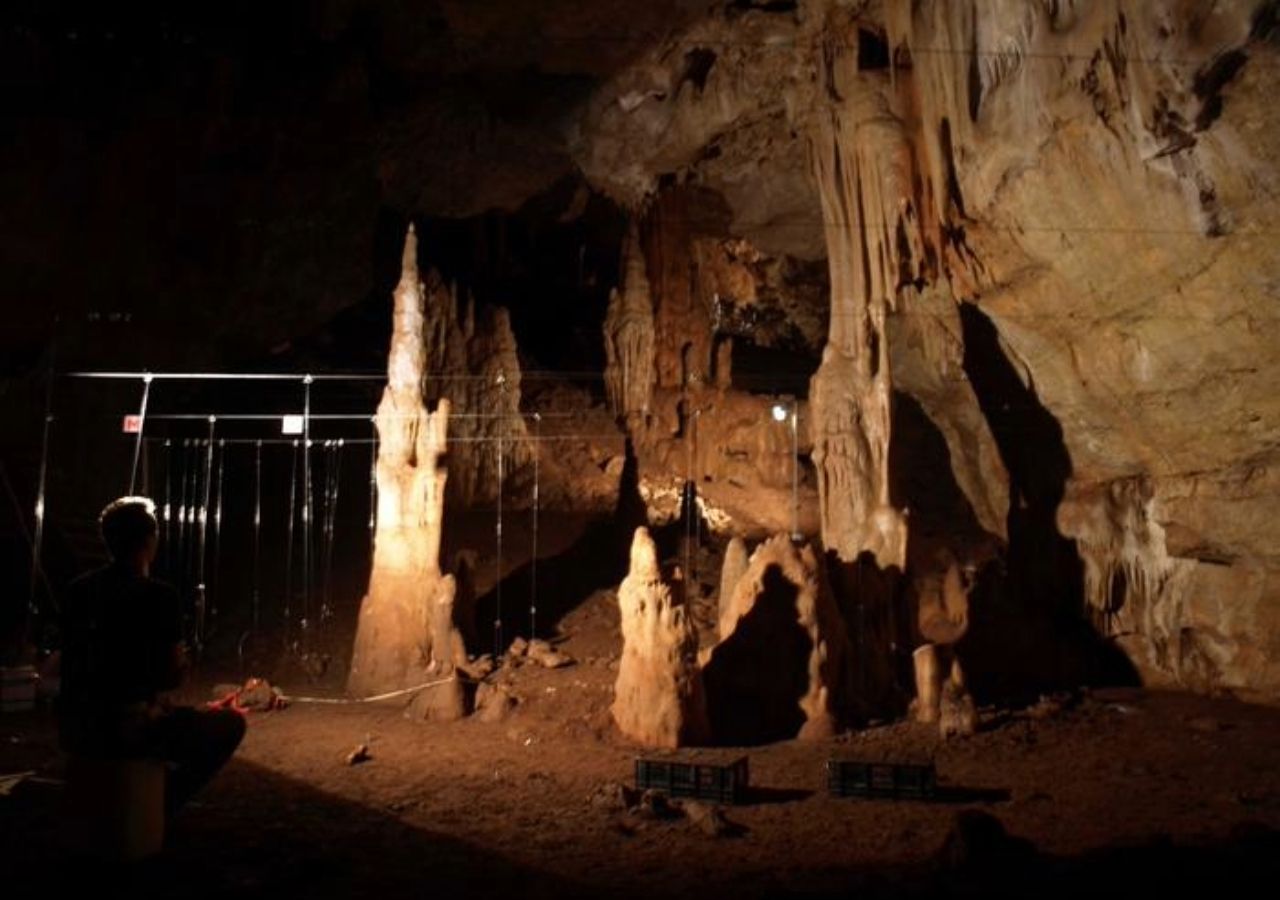 Evidence discovered within caves is some of the earliest evidence of ...