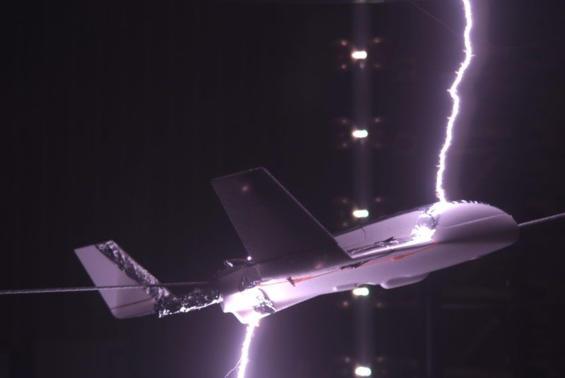 Evitando que los rayos alcancen a los aviones