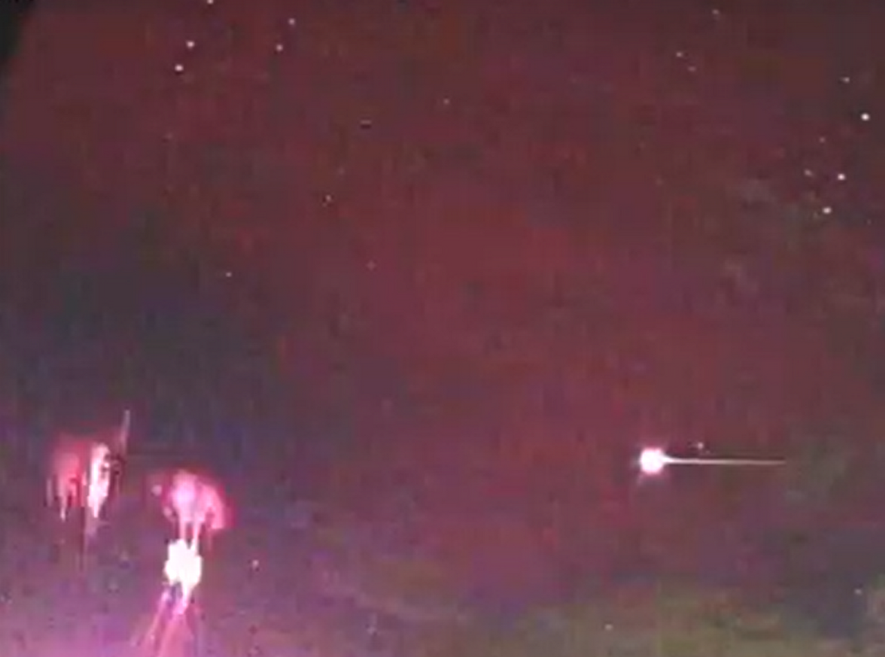 Fascinating images of simultaneous meteorite and red sprites in Japan