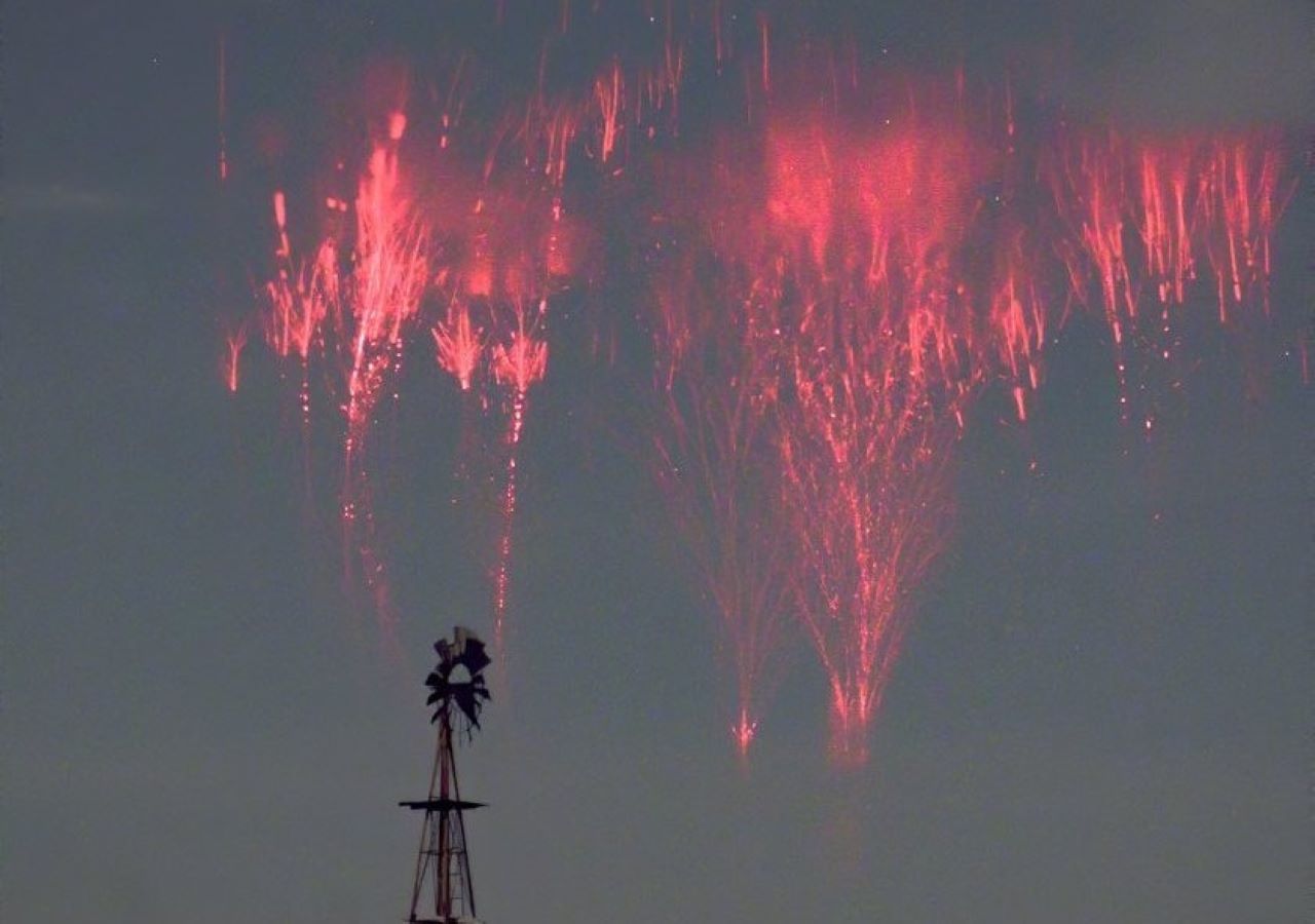 Increíble fenómeno de los duendes rojos fotografiados desde Mont Blanc