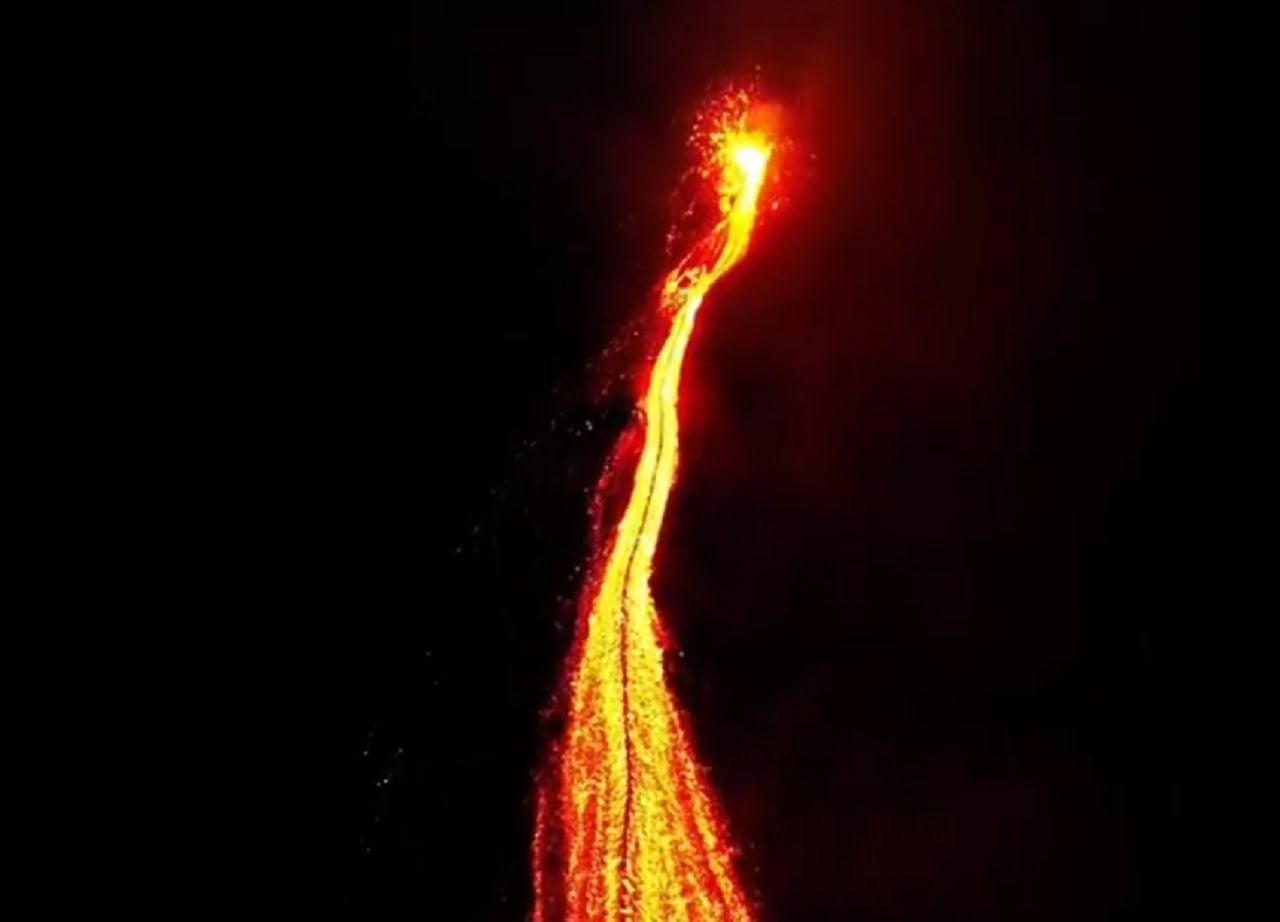 Isole Eolie, lo Stromboli torna a dare spettacolo: i video del trabocco ...