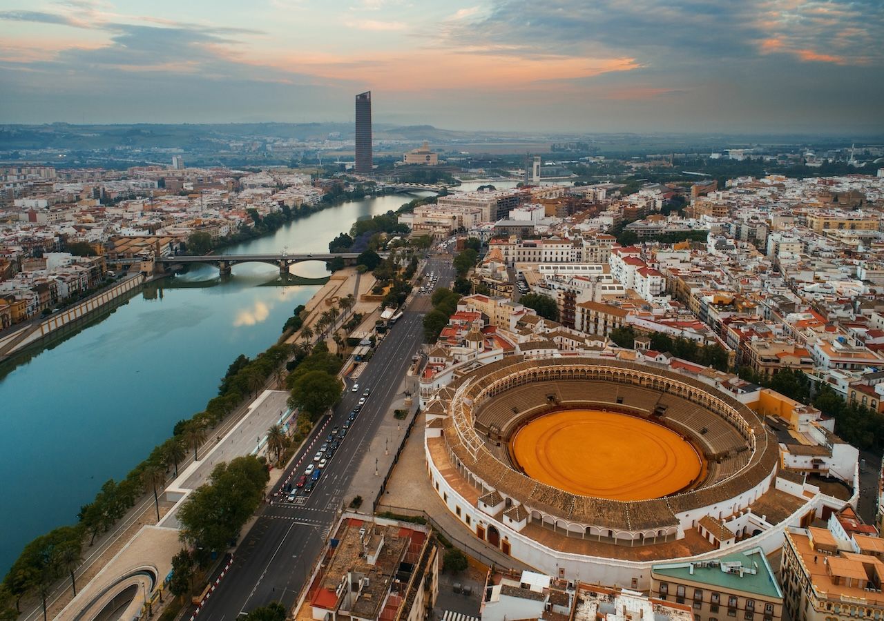 La curiosa historia por la que la Plaza de Toros de Sevilla no es ...