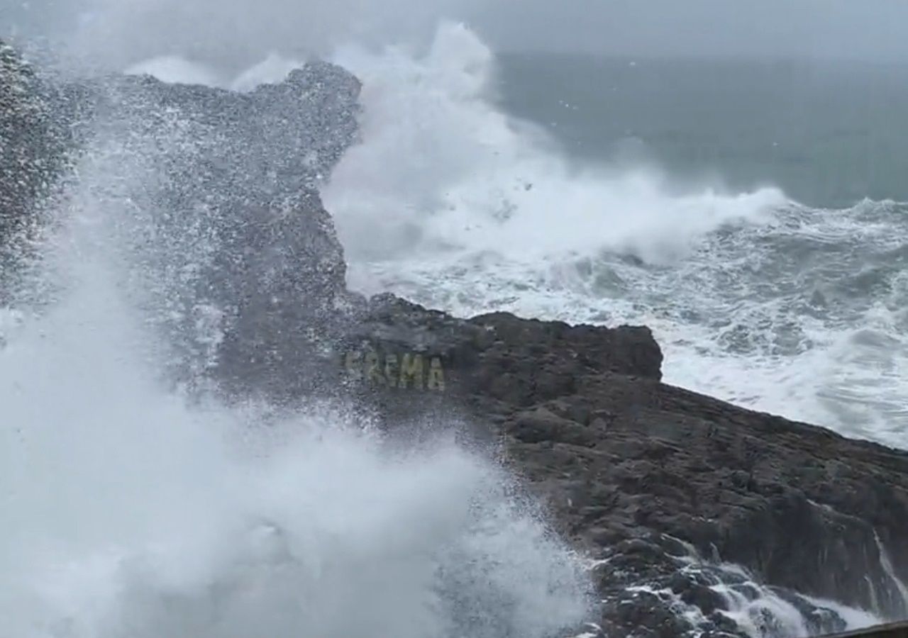 La gran borrasca Domingos deja vientos de más de 150 km/h, olas de 10 ...