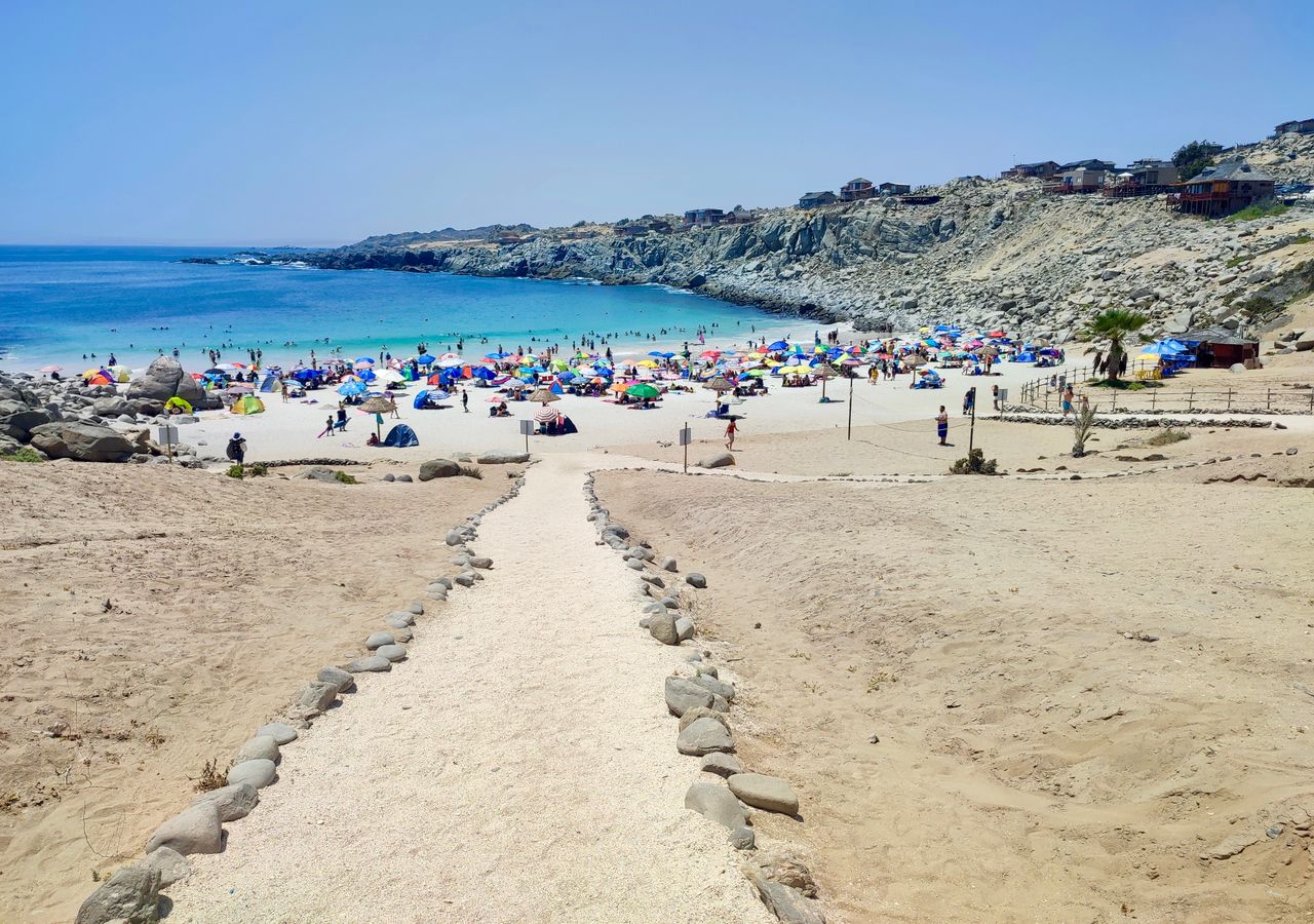 La playa escondida en Chile que muchos llaman “el Caribe chileno” por ...