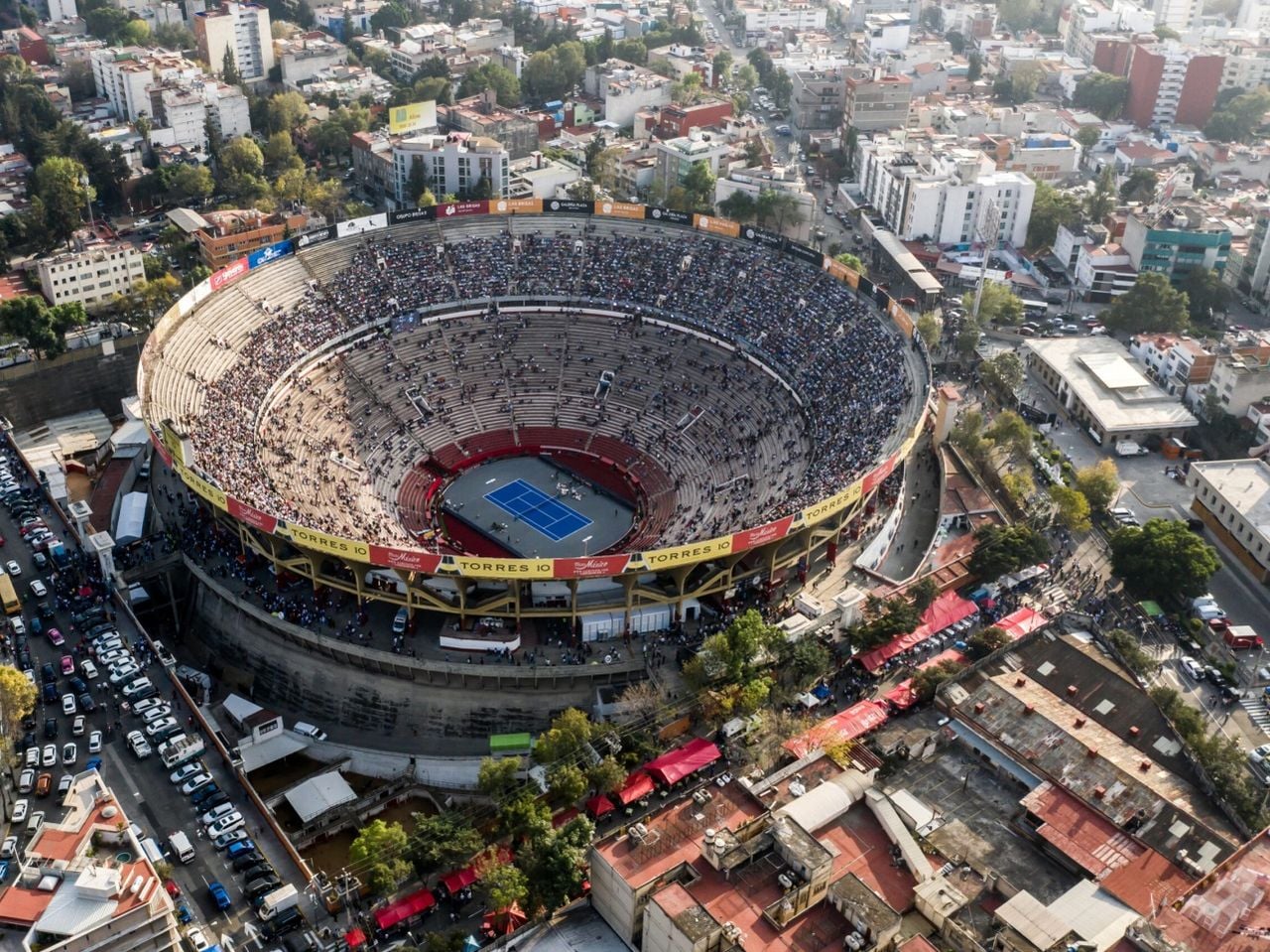 La Plaza de Toros México, la más grande del mundo, suspende las ...