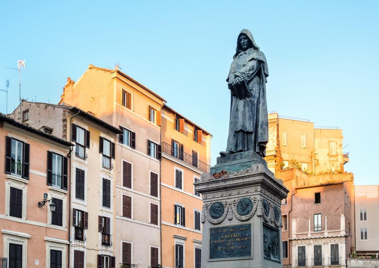 La misteriosa statua nel cuore di Roma che lancia ogni giorno un ...