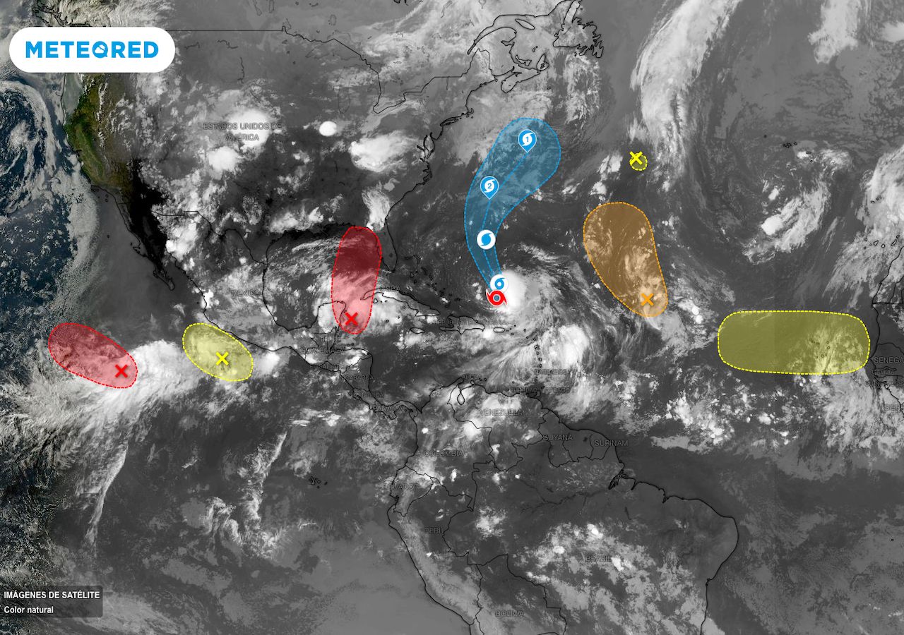 La región tropical en el Atlántico y el Pacífico se mantienen sumamente ...
