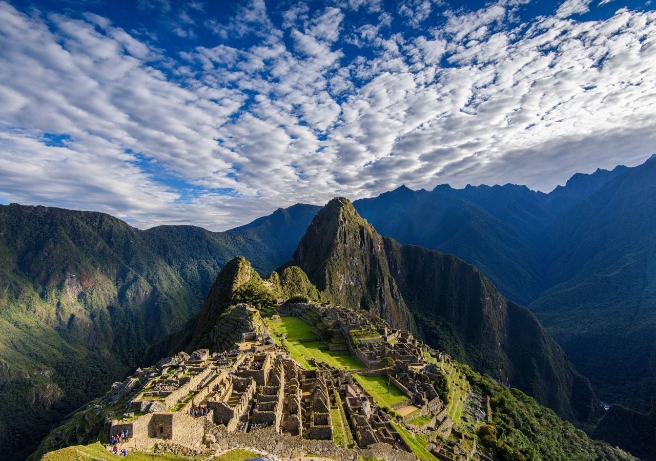 Machu Picchu enfrenta la amenaza de perder su lugar entre las Nuevas ...