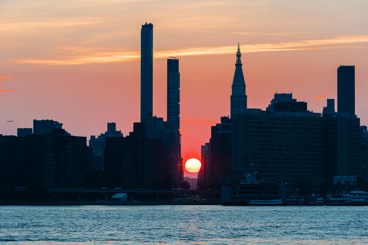 Manhattanhenge: The World Known Sunset Photo-op Returns to the New York ...