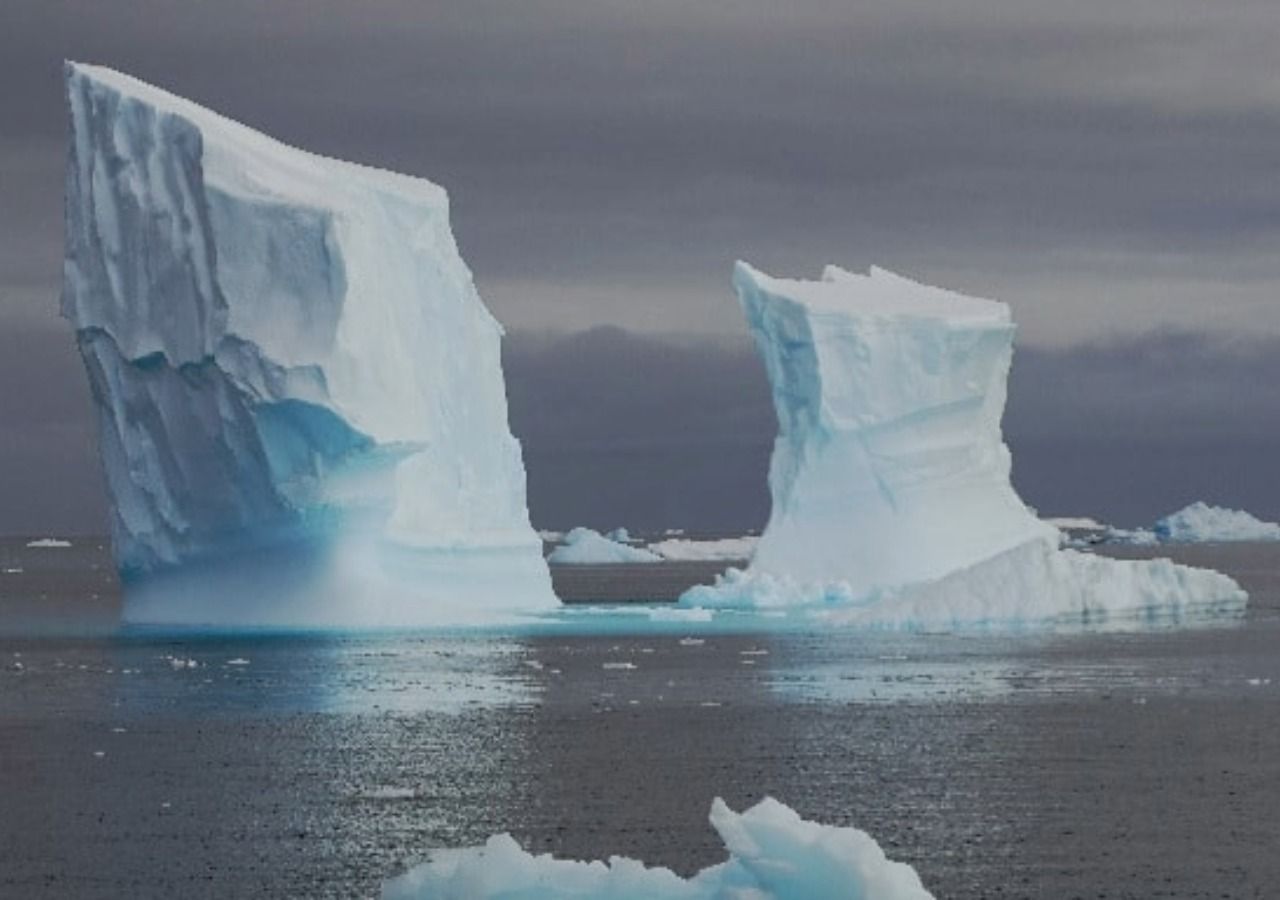 New AI tool creates iceberg “family tree” from fragmented ice puzzle pieces