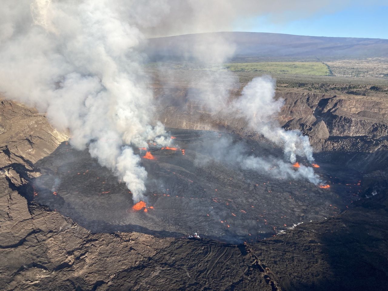¡Impresionante nueva fase eruptiva! El Kilauea arroja flujos de lava en ...