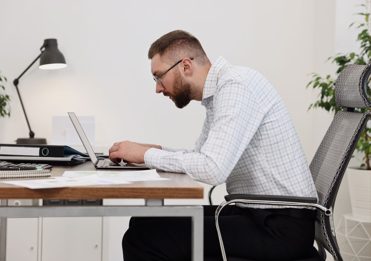 ¡Ojo con tu postura! Por qué algunos terminan con la espalda encorvada ...