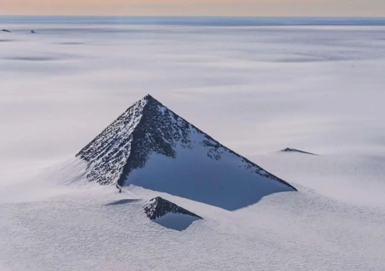Pyramid in Antarctica: a symmetrical mountain generates conspiracy ... Pyramid in Antarctica: a symmetrical mountain generates conspiracy ...