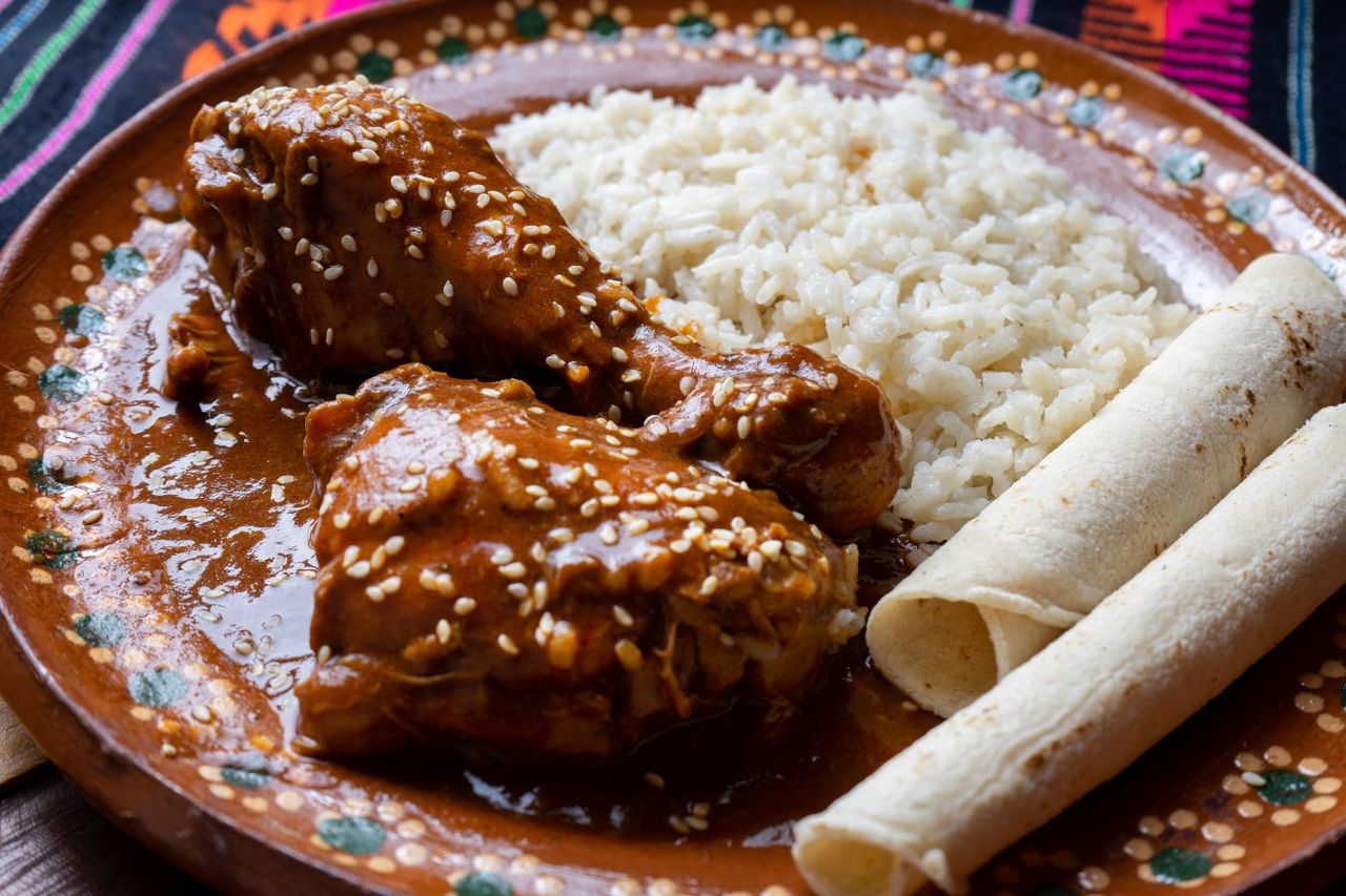 ¿Qué debe llevar el mole perfecto? Ingredientes y receta de la salsa ...