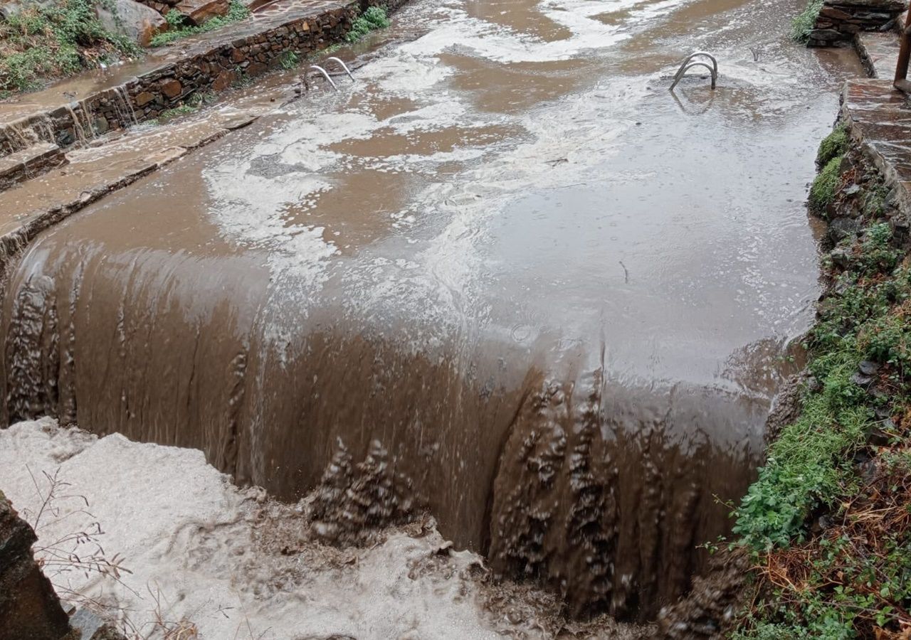 ¿Qué es ese "chapapote" que tiñe de negro ríos y barrancos con ex-Danielle?