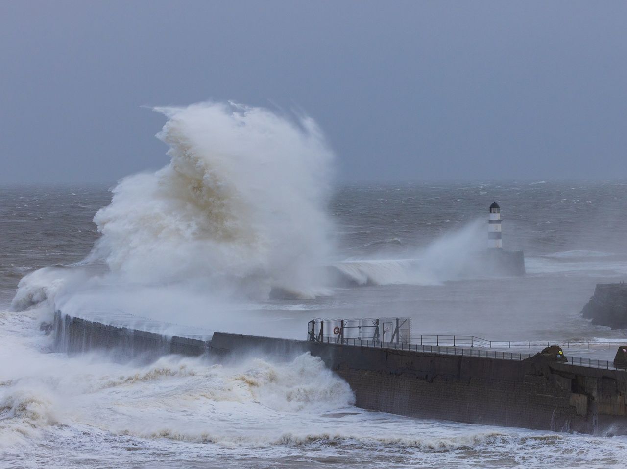 ¿Qué es la marea de tormenta que ocurre durante el impacto de un ciclón ...