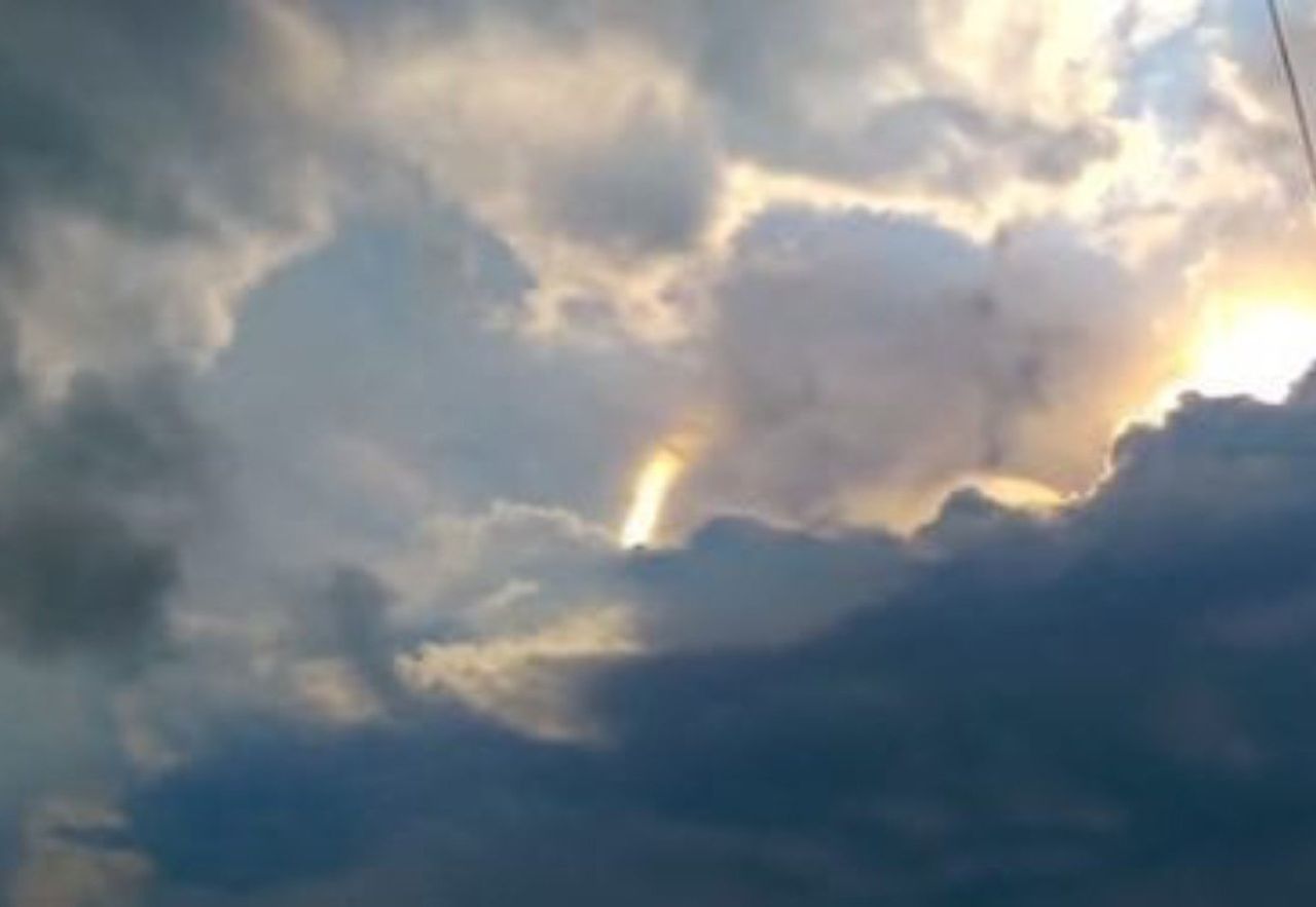 Rare “Crown Flash” Phenomenon Caught on Camera Over Alabama Thunderstorm